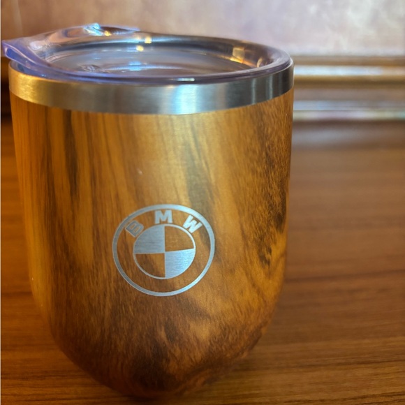 Dining | Bmw Motors Logo Metallic Wood Grain Theme Leeds Yeti Style ...